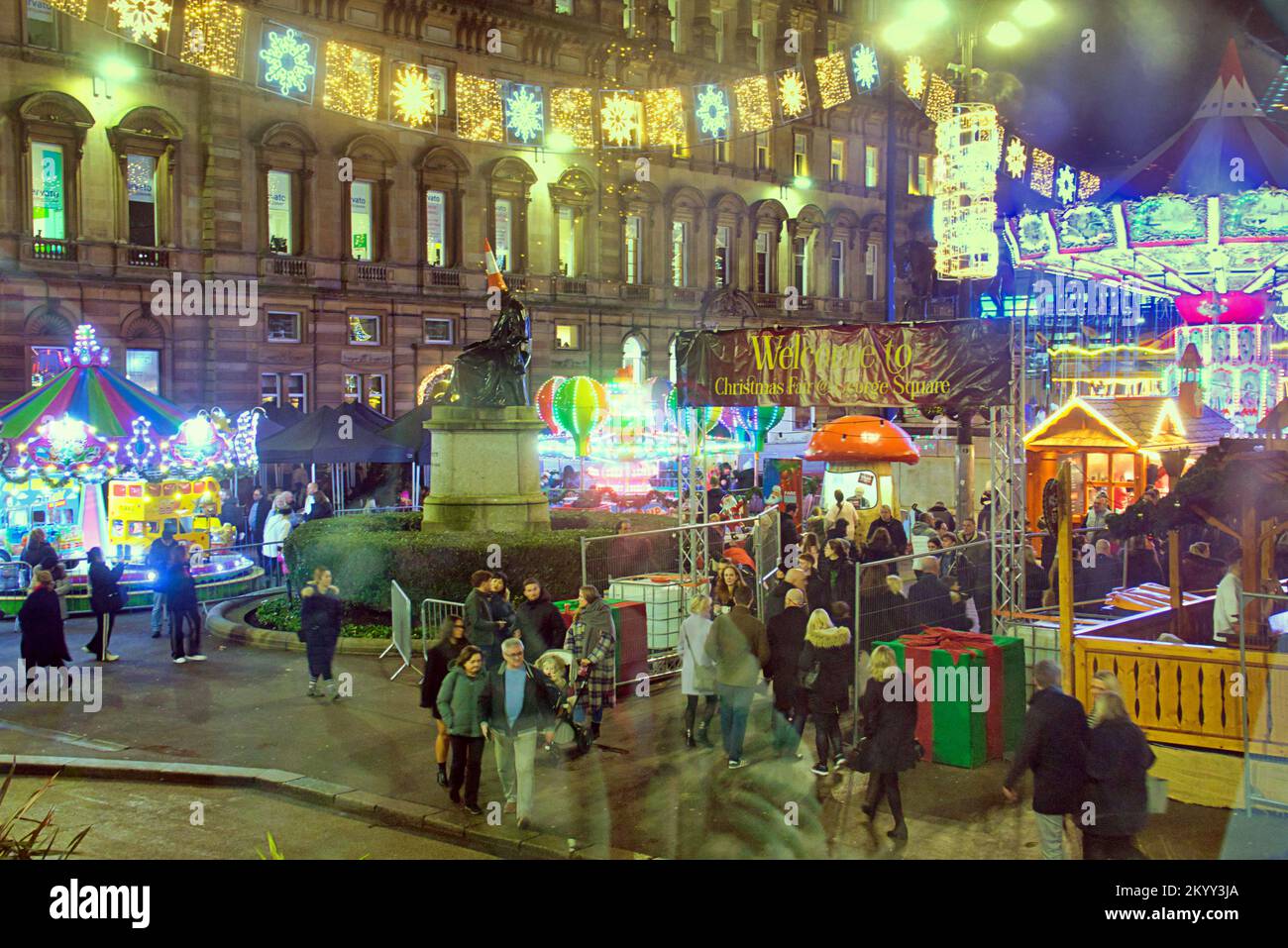 Glasgow, Scotland, UK 2nd December, 2022. George square Christmas with ...