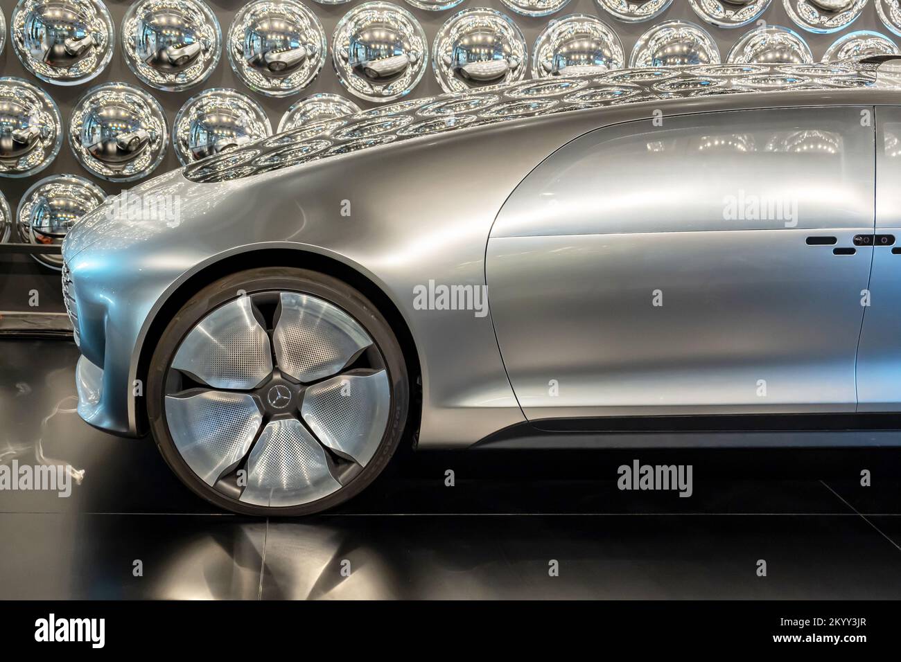 Mercedes Benz F 015 intelligent autonomous self-driving vehicle ...
