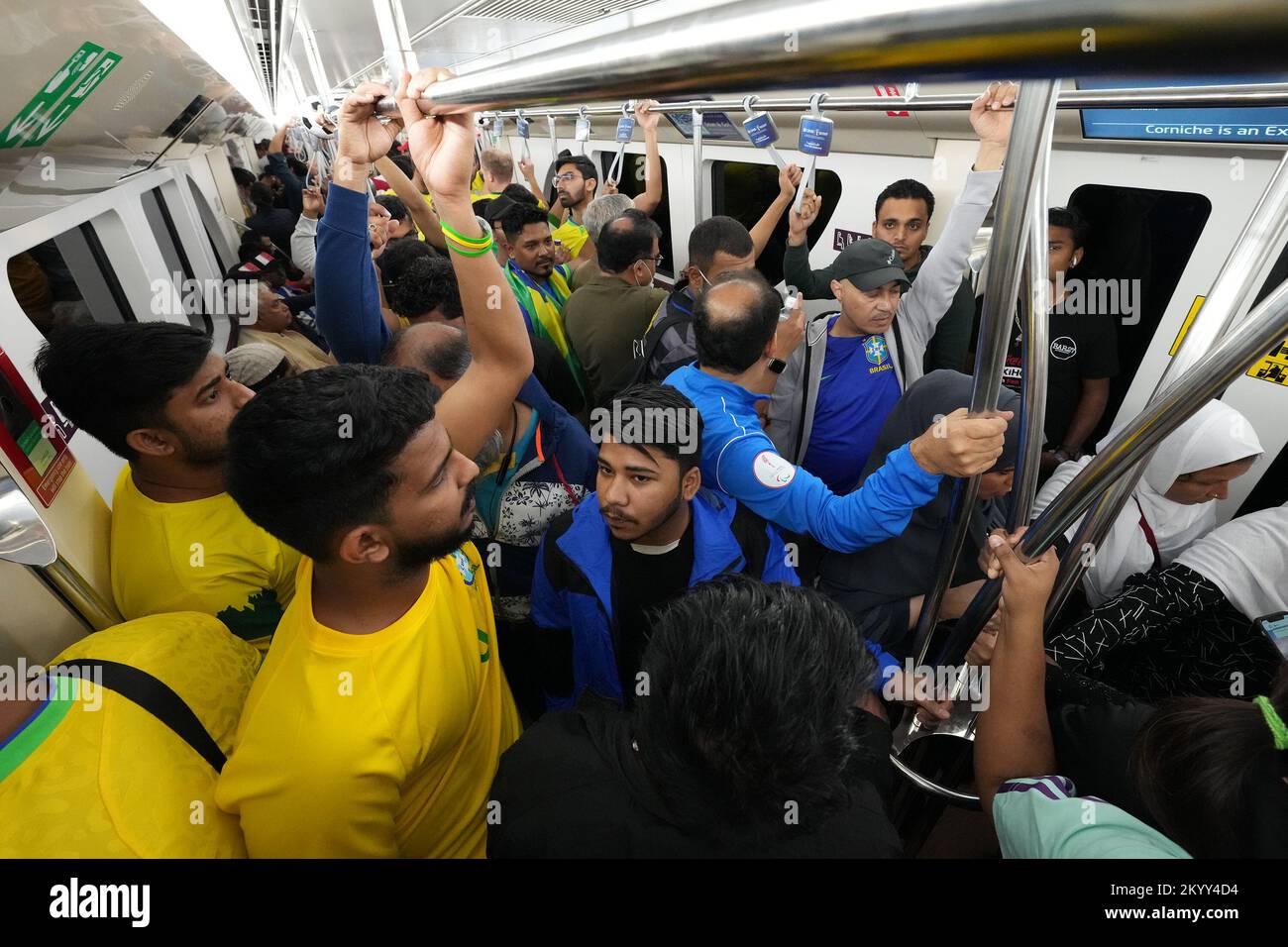 Qatar fans fifa crowd hi-res stock photography and images - Alamy
