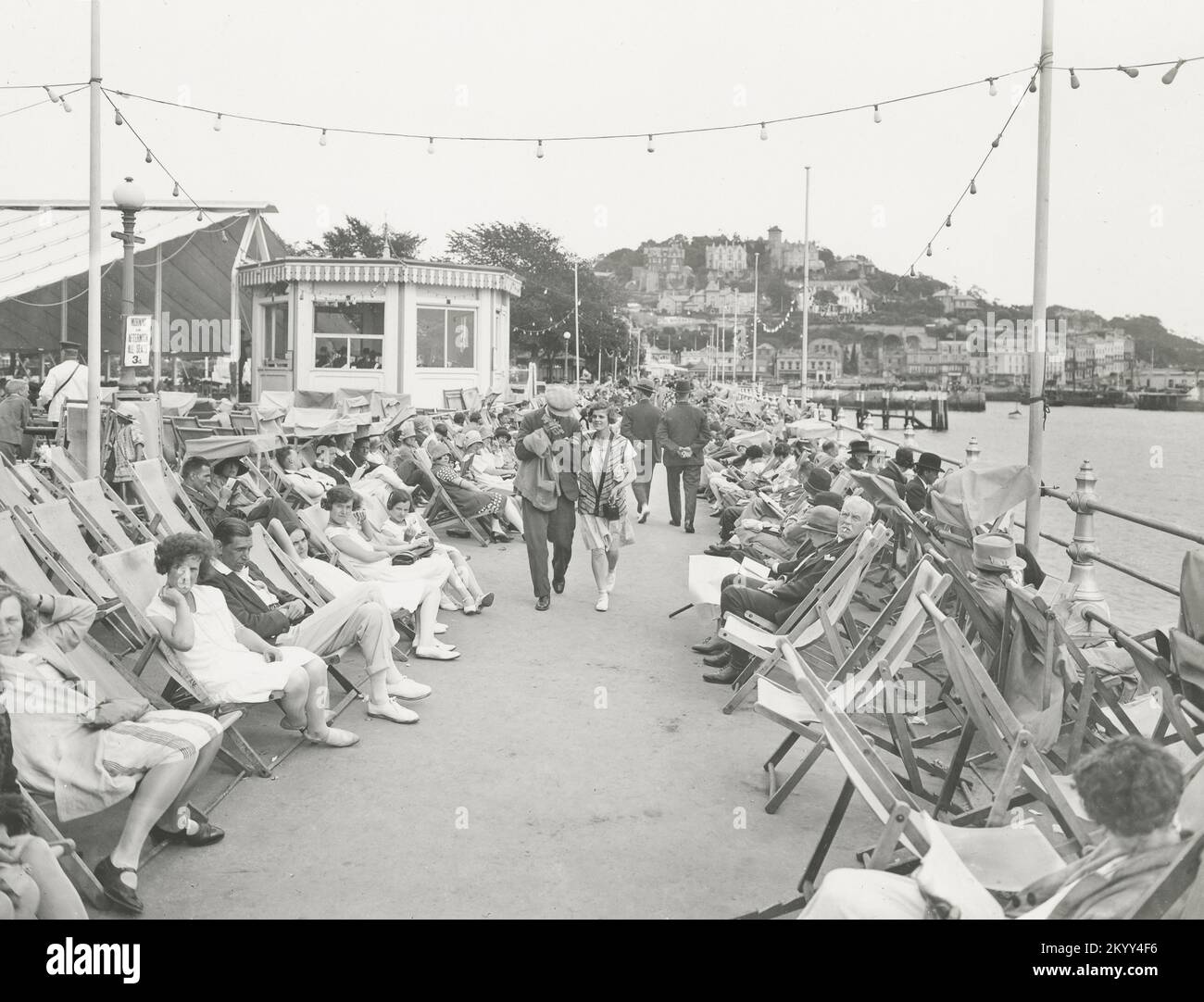 Vintage photograph - 1929 - Promenade scene, Torquay, Devon Stock Photo ...