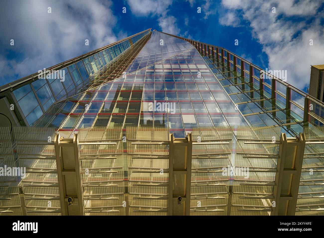The shard. London. Glass building. Modern building Stock Photo - Alamy