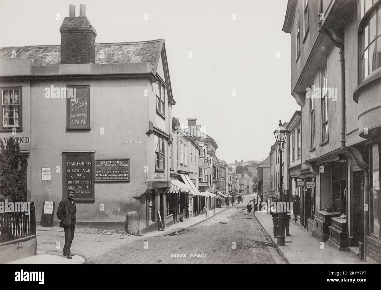 Vintage old people looking hi-res stock photography and images - Alamy