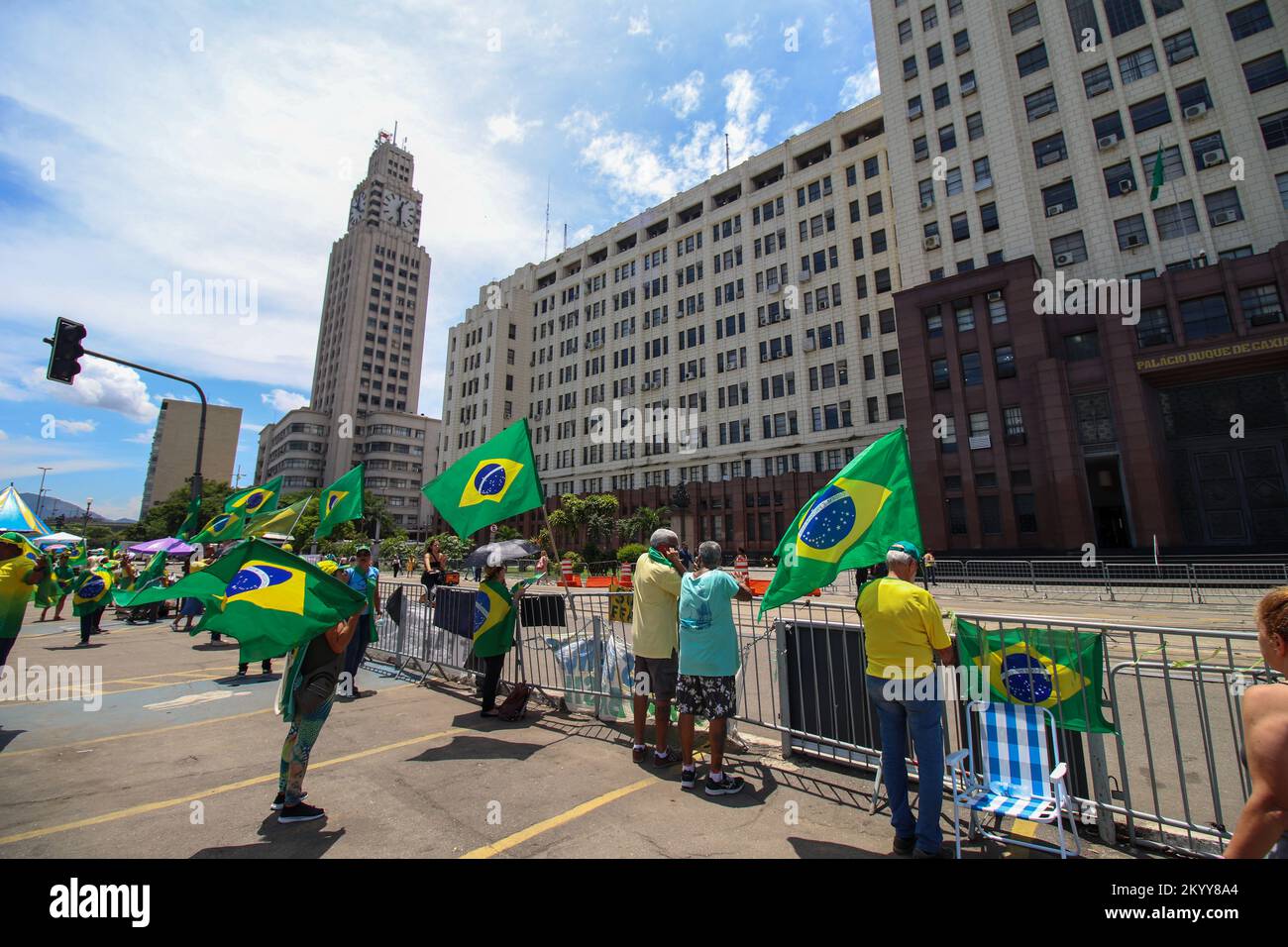 Rio de Janeiro, RJ, Brazil, 2022: Protesters in front of the Eastern ...