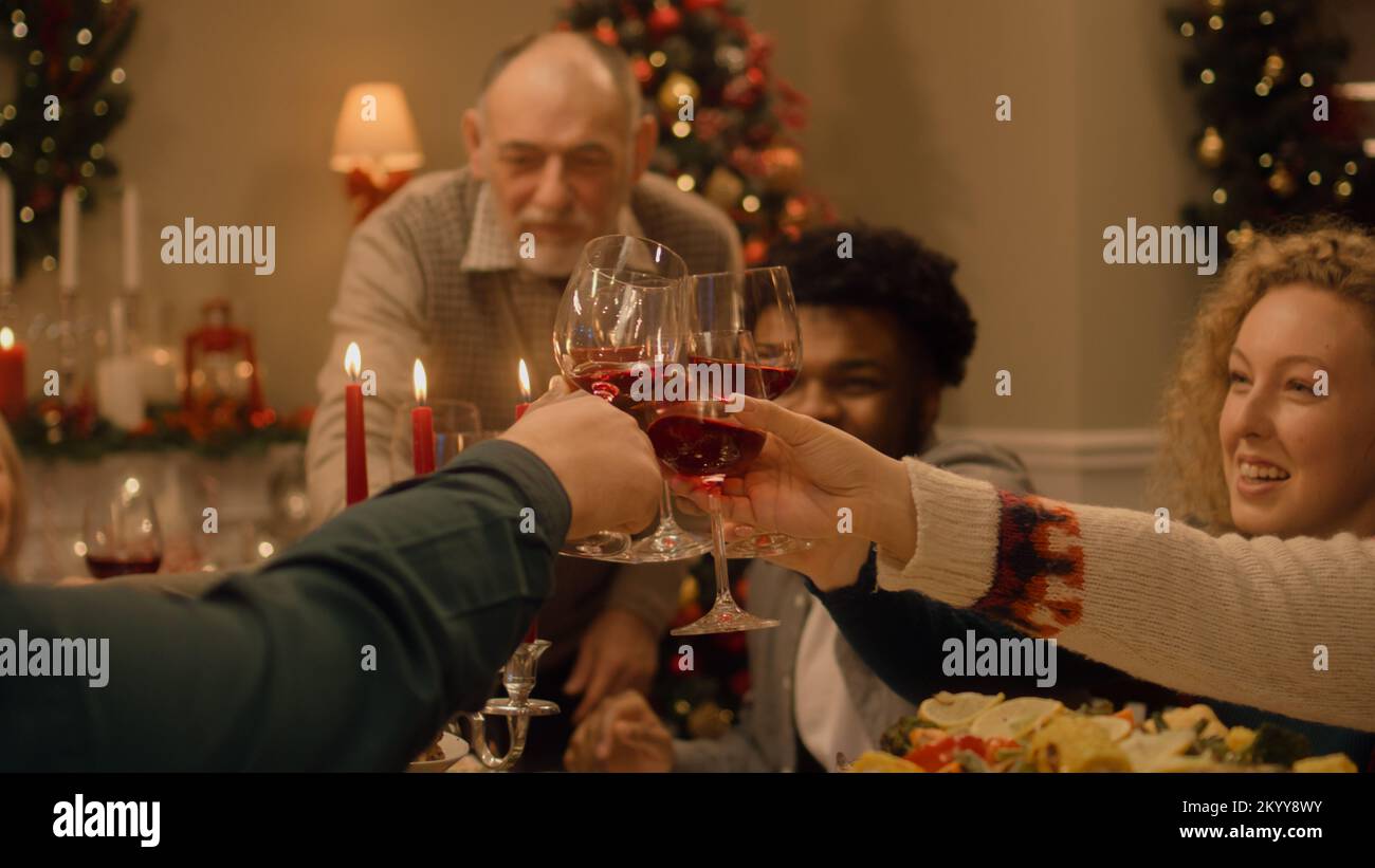 Family cheers celebrate hi-res stock photography and images - Alamy