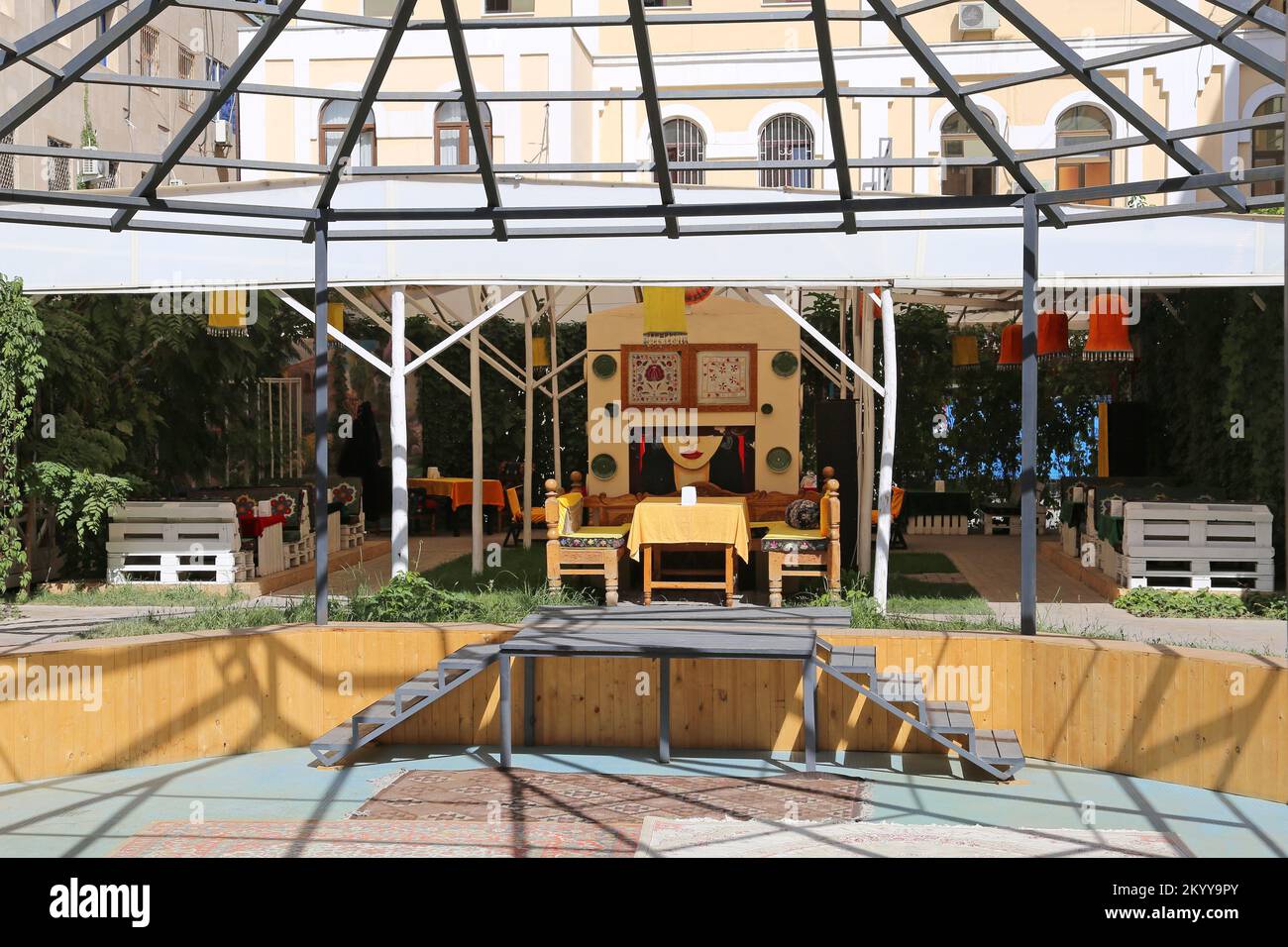 Navvat restaurant terrace, Matbuotchilar Street, Central Tashkent ...