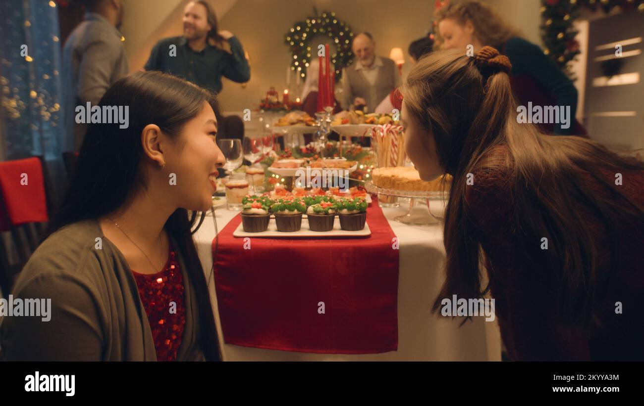 Family at setting table hi-res stock photography and images - Alamy