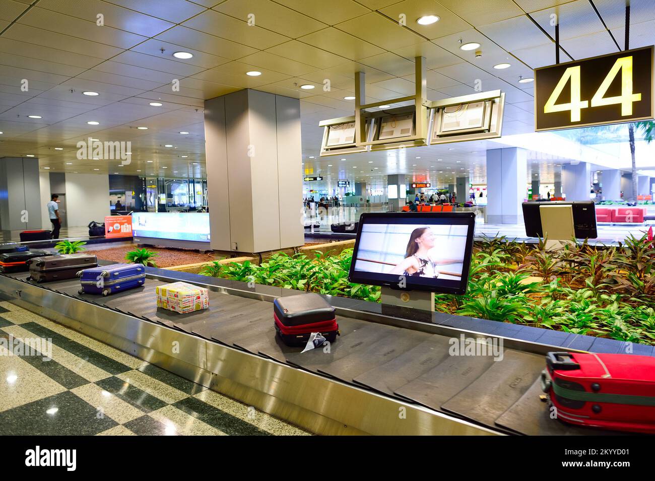 SINGAPORE - NOVEMBER 04, 2015: interior of baggage claim area of Changi ...