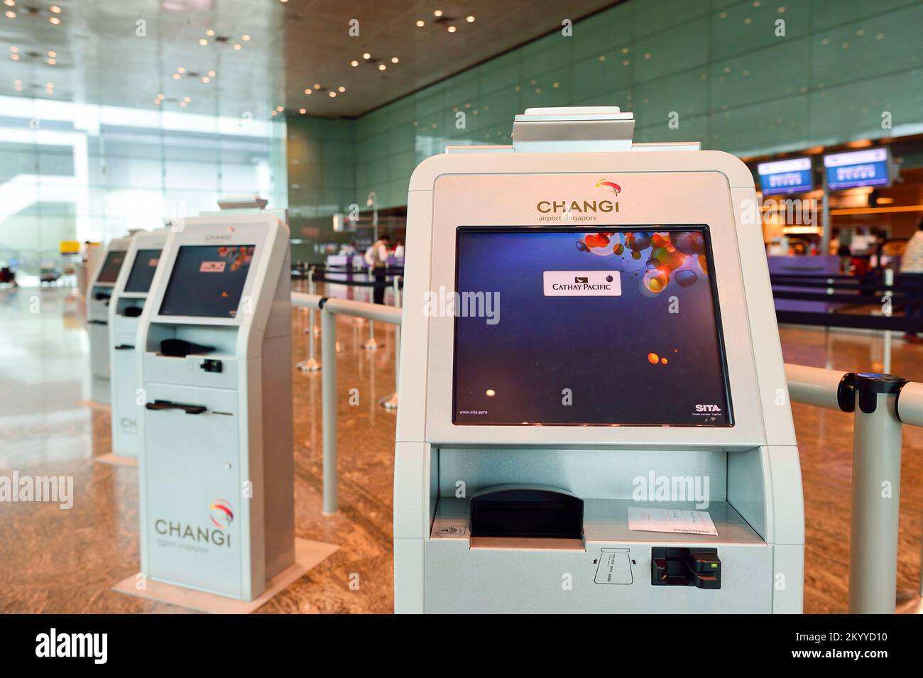 SINGAPORE - NOVEMBER 04, 2015: check-in zone at Changi Airport ...