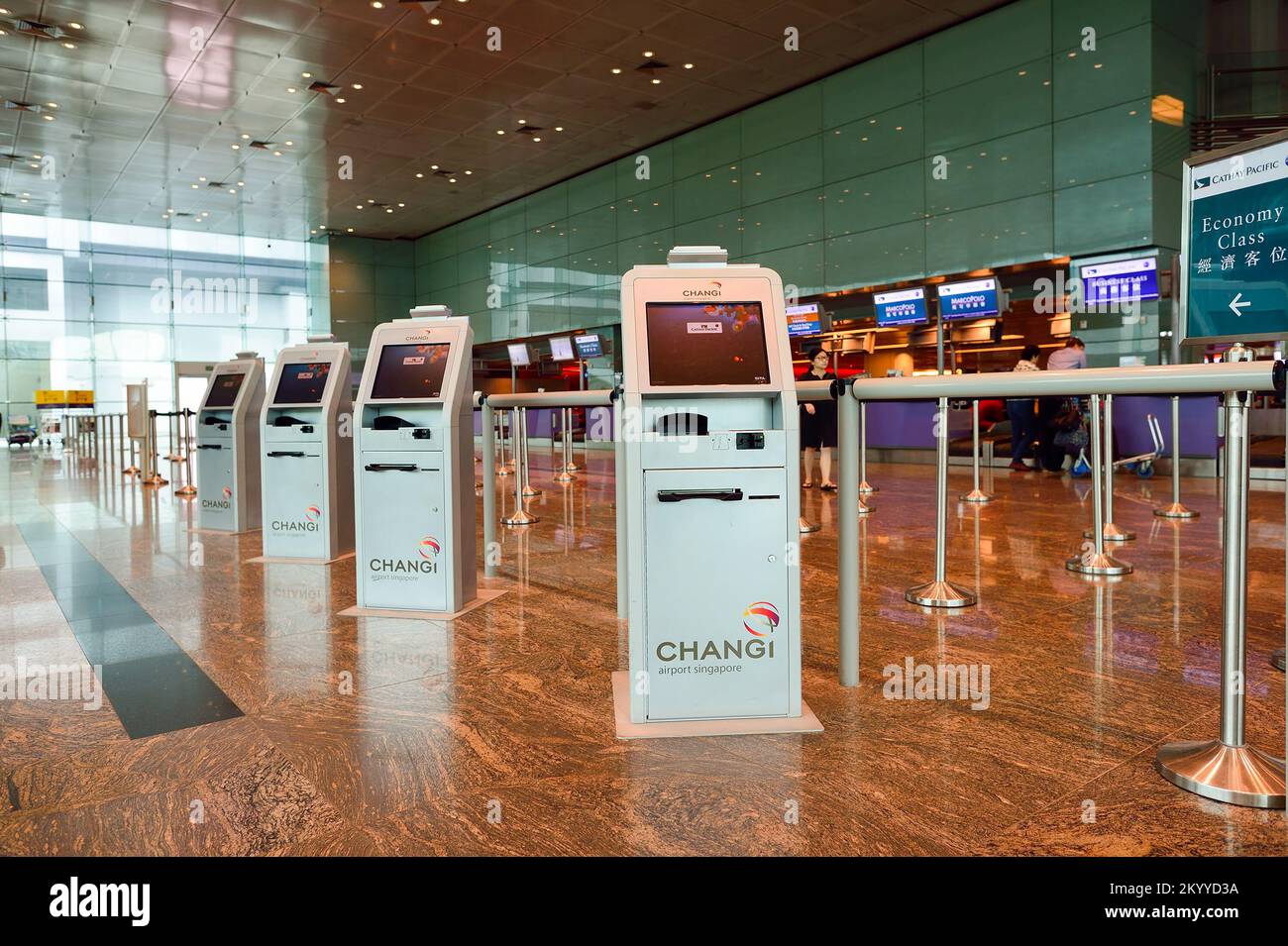 SINGAPORE - NOVEMBER 04, 2015: check-in zone at Changi Airport ...