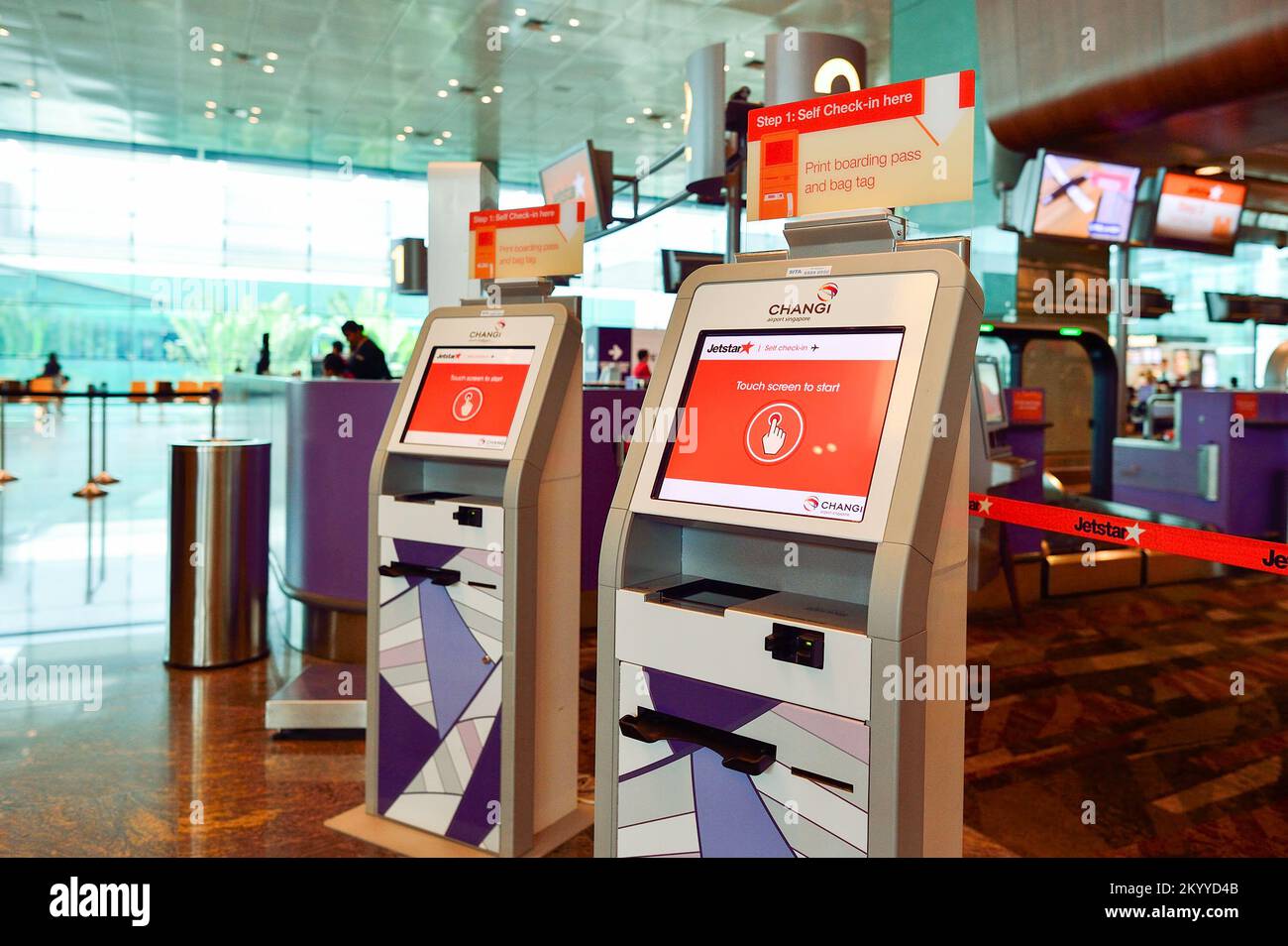 SINGAPORE - NOVEMBER 04, 2015: check-in zone at Changi Airport ...