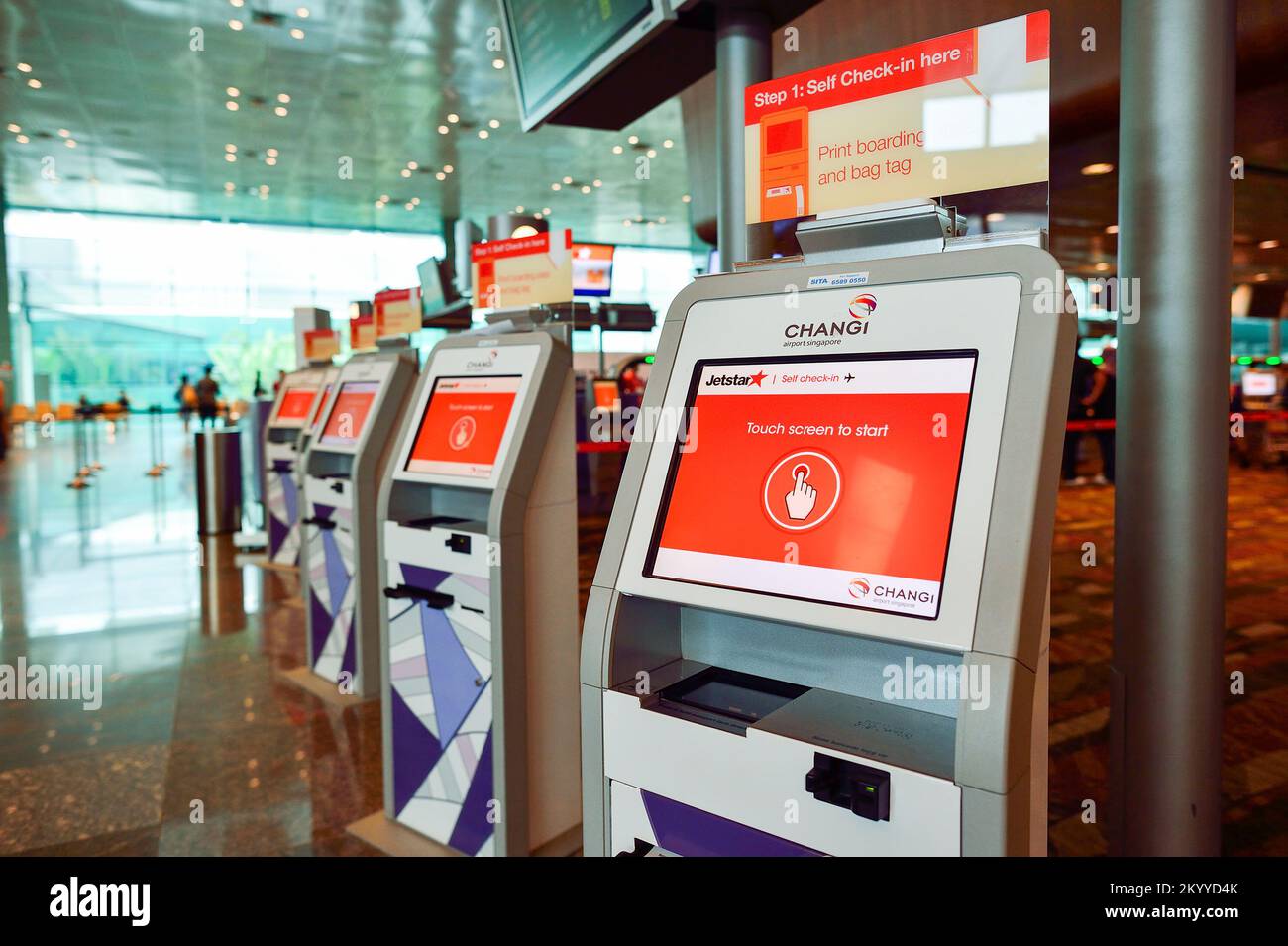 SINGAPORE - NOVEMBER 04, 2015: check-in zone at Changi Airport ...