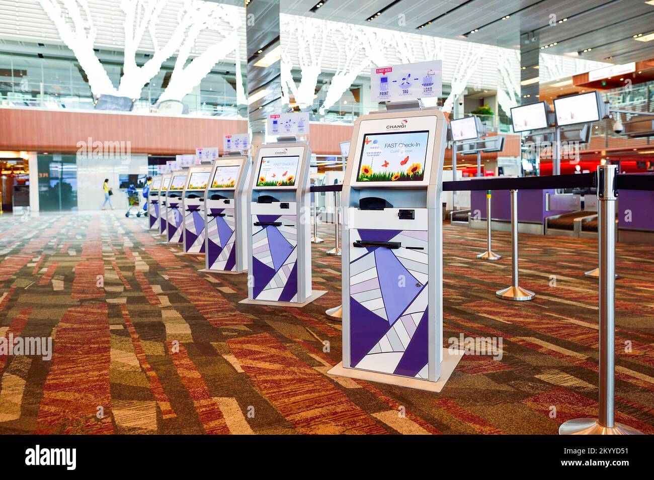 SINGAPORE - NOVEMBER 04, 2015: check-in zone at Changi Airport ...