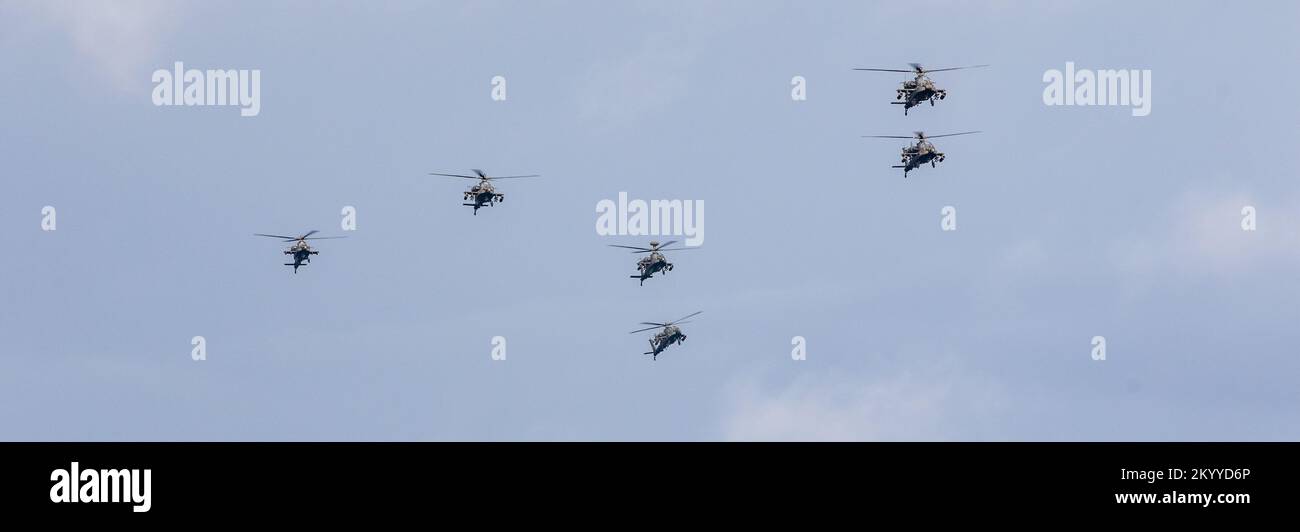 Troopers assigned to 4-6 Air Cavalry Squadron, 16th Combat Aviation ...