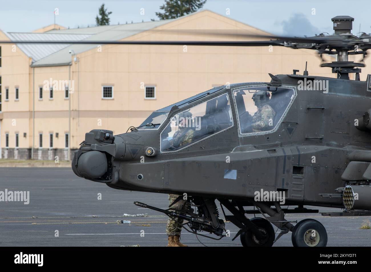 Troopers assigned to 4-6 Air Cavalry Squadron, 16th Combat Aviation ...
