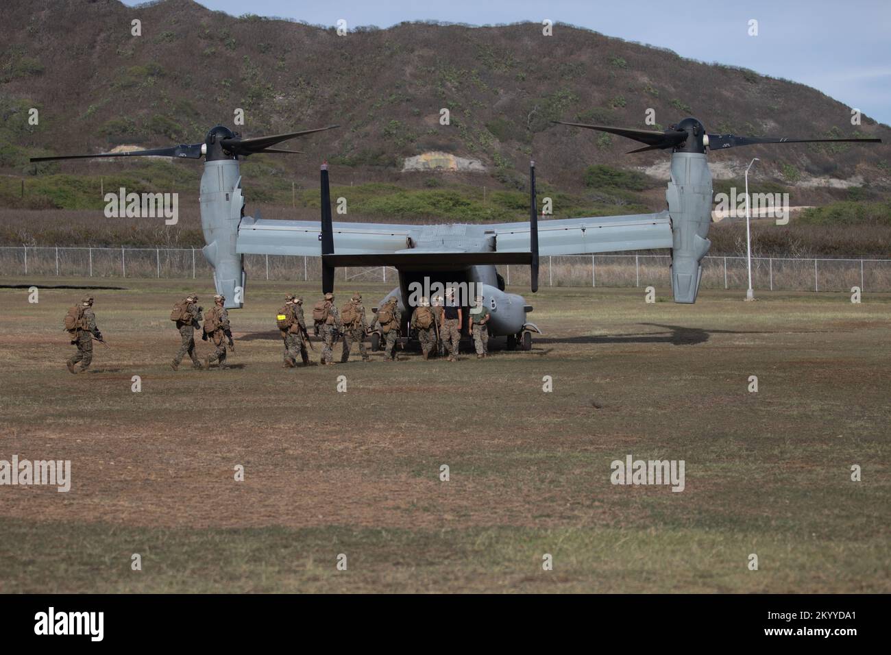 U.S. Marines with 3d Littoral Combat Team, 3d Marine Littoral Regiment ...