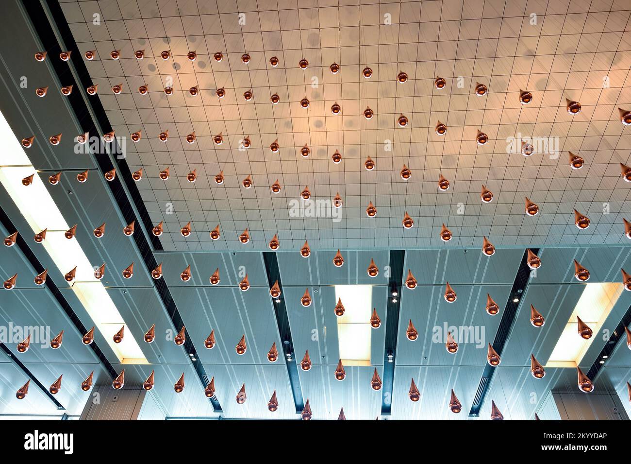 SINGAPORE - NOVEMBER 07, 2015: Kinetic Rain at Changi Airport ...