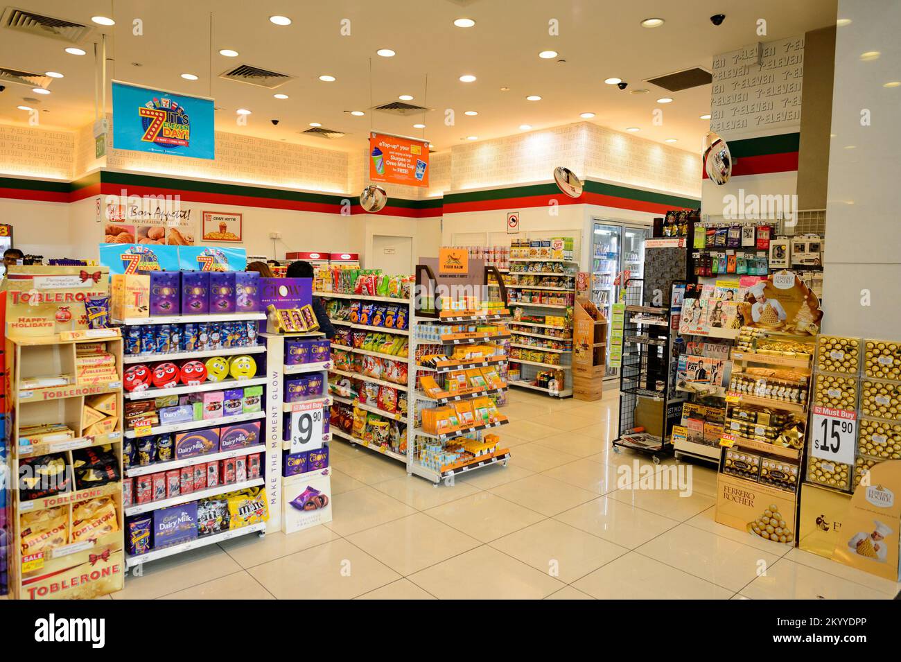7 eleven interior hi-res stock photography and images - Alamy