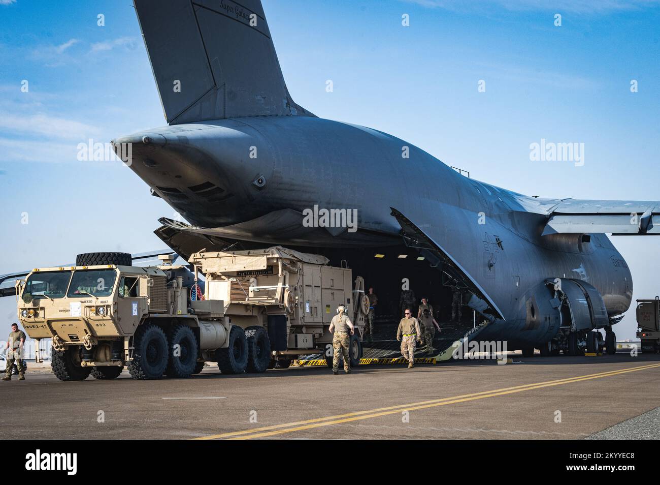 U.S. Air Force Airmen from the 380th Expeditionary Logics Readiness ...