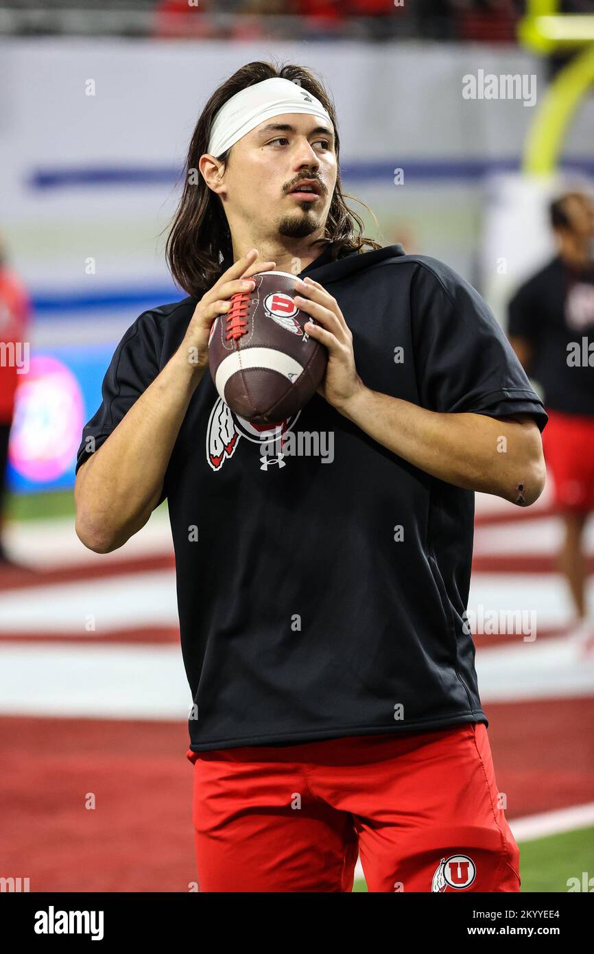 Las Vegas, NV, USA. 2nd Dec, 2022. Utah Utes quarterback Cameron Rising ...