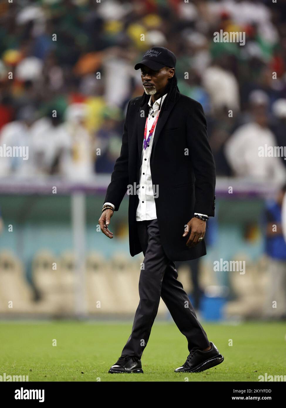 Qatar. 02nd Dec, 2022. LUSAIL CITY - Cameroon coach Rigobert Song ...