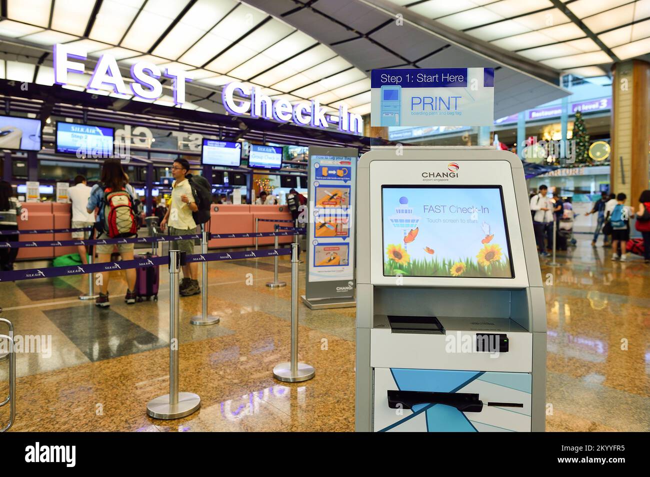 SINGAPORE - NOVEMBER 09, 2015: check-in zone at Changi Airport ...