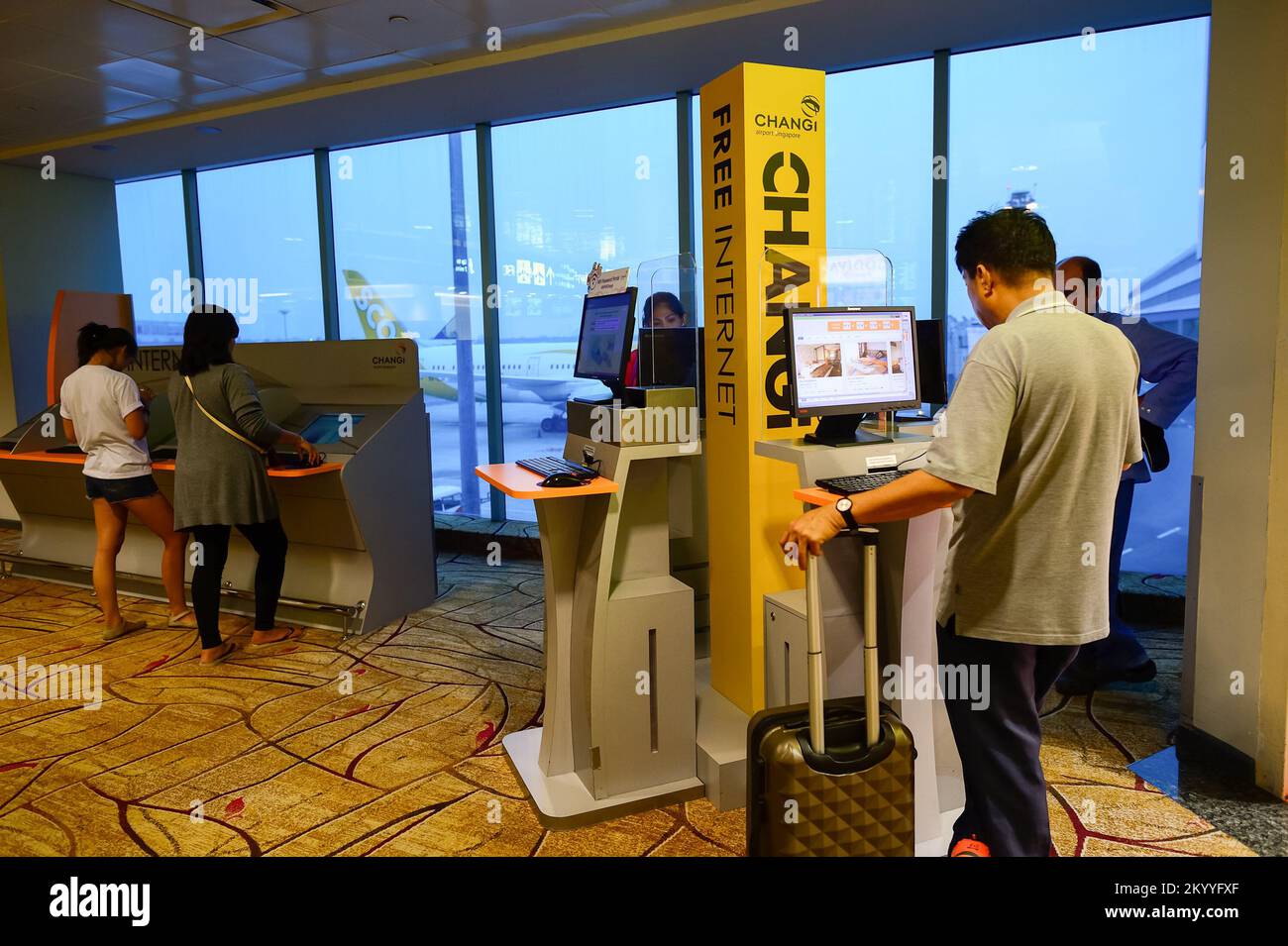 SINGAPORE - NOVEMBER 09, 2015: passenger use computer in Changi Airport ...