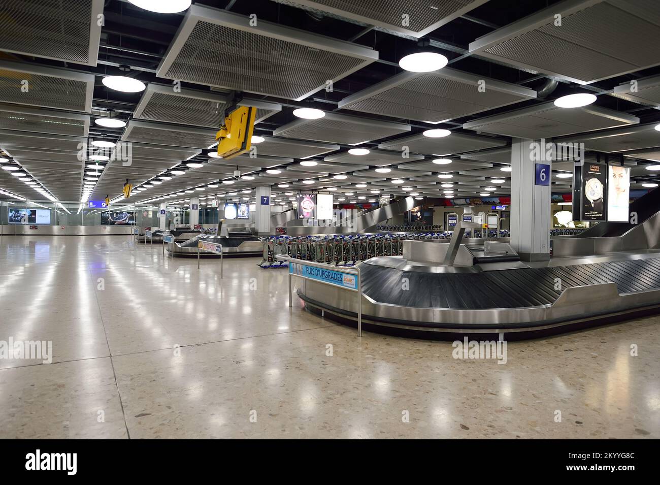 GENEVA, SWITZERLAND - NOVEMBER 18, 2015: Baggage claim area in Geneva ...