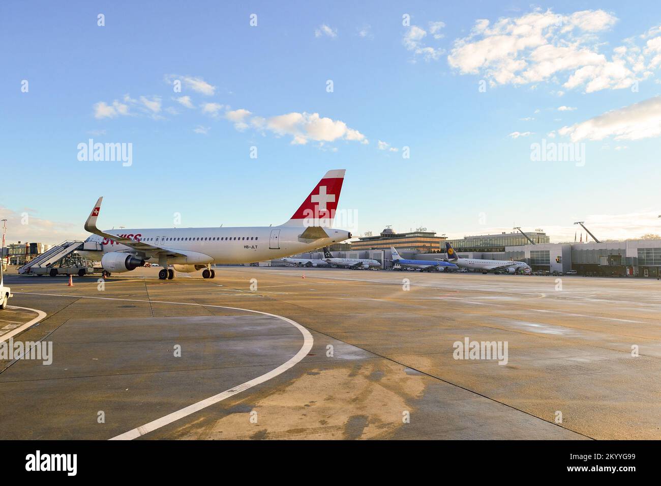 GENEVA, SWITZERLAND - NOVEMBER 18, 2015: Swiss Airbus A320 at Geneva ...