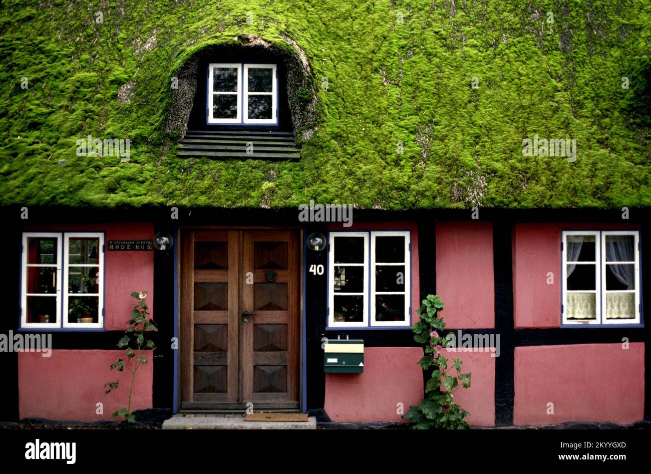 Rode hus hi-res stock photography and images - Alamy