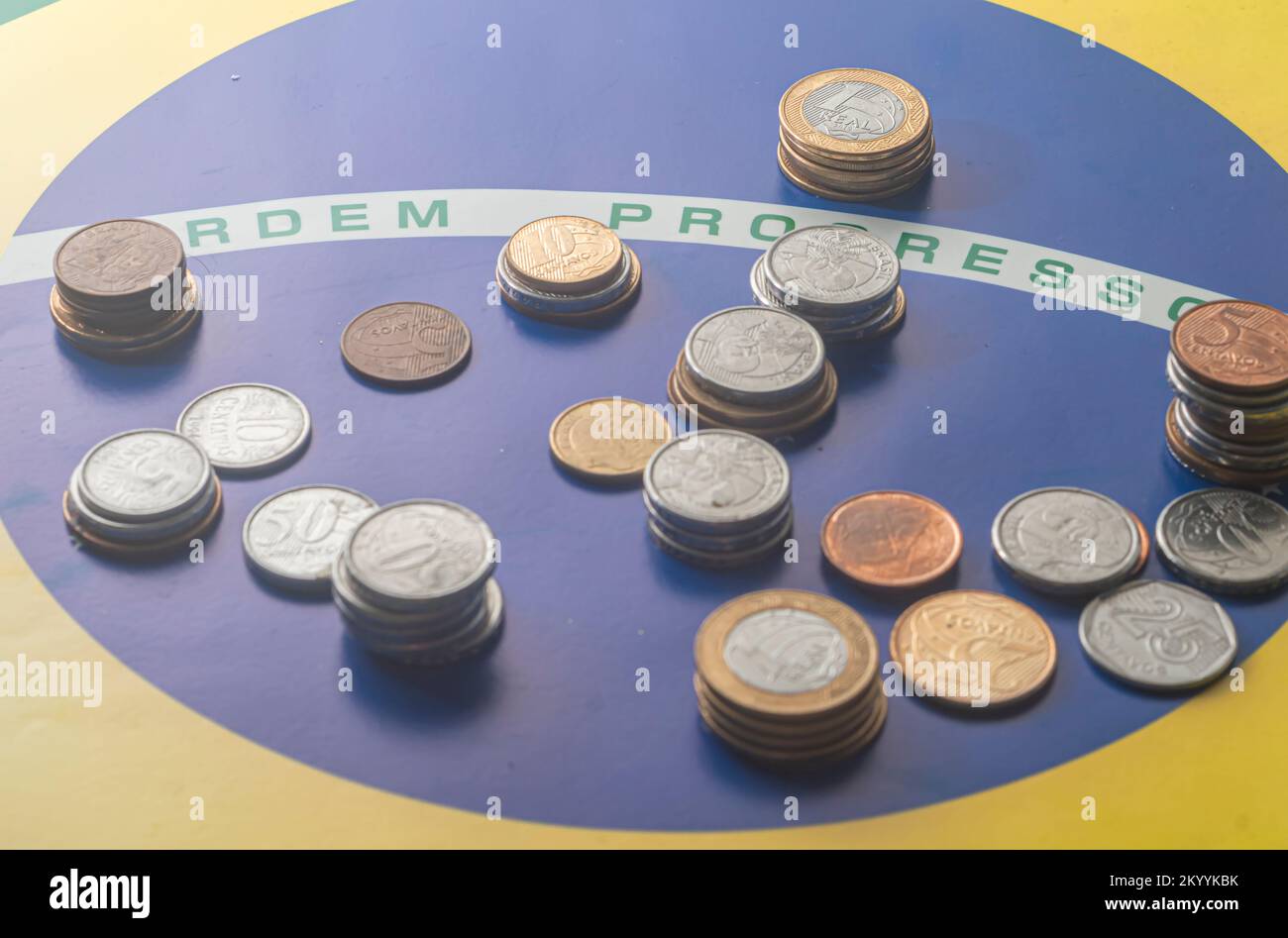 Translation "order progress"Brazilian flag with Brazilian real coins ...