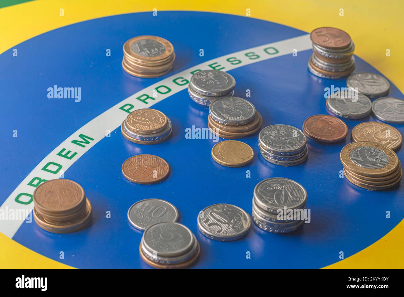 Translation "order progress"Brazilian flag with Brazilian real coins ...