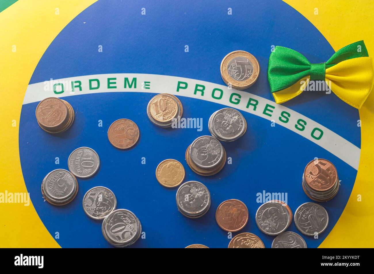 Translation "order progress"Brazilian flag with Brazilian real coins ...
