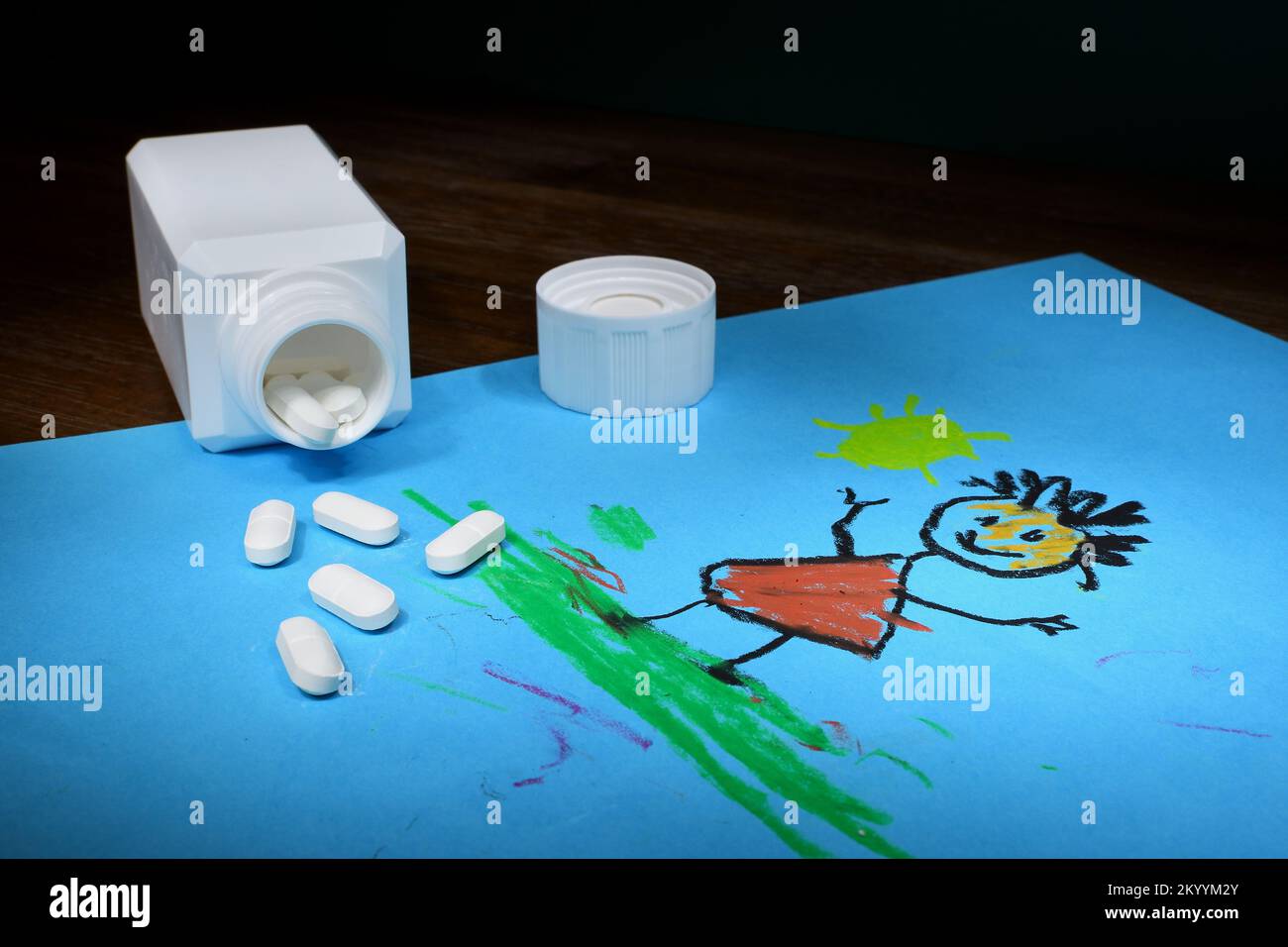 Childs artwork hi-res stock photography and images - Alamy