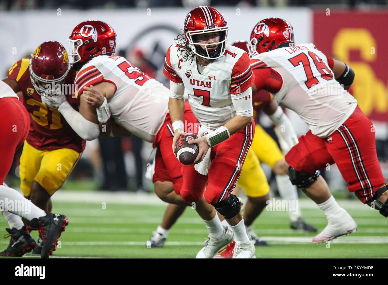 Las Vegas, NV, USA. 2nd Dec, 2022. Utah Utes quarterback Cameron Rising ...