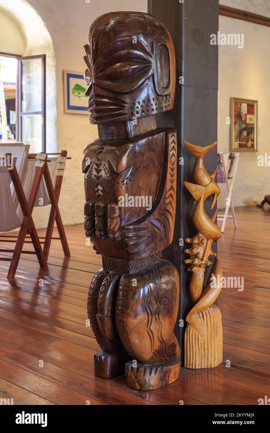 Traditional Polynesian wood carvings in an art gallery in Avarua ...