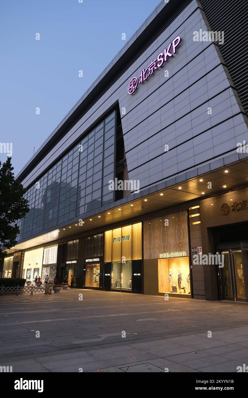 China Luxury Department Store Male Fans Of Luxury Brands Emerge As Big