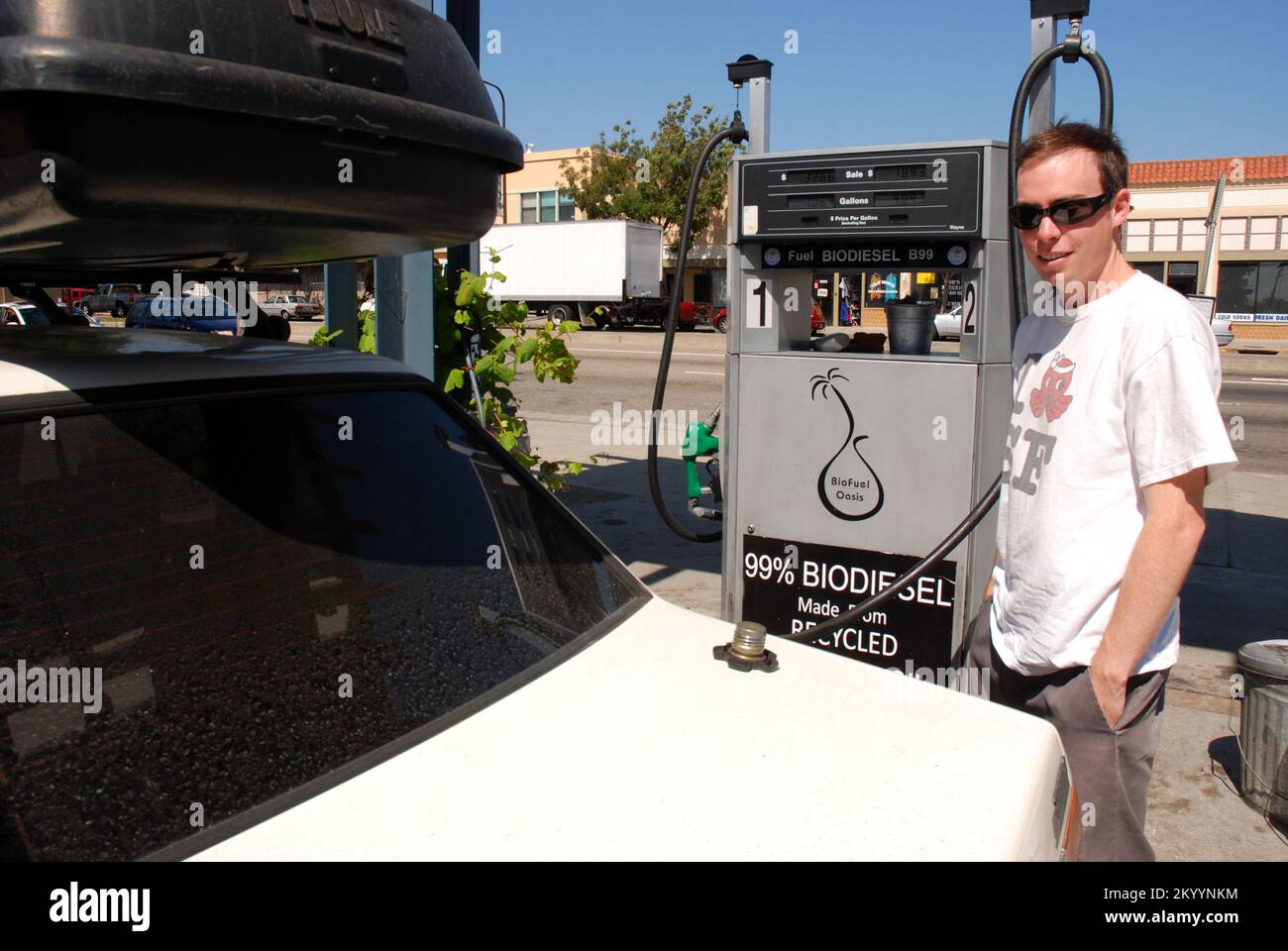 Man filling tank at Biofuel Oasis, biodiesel station in Berkeley, CA ...