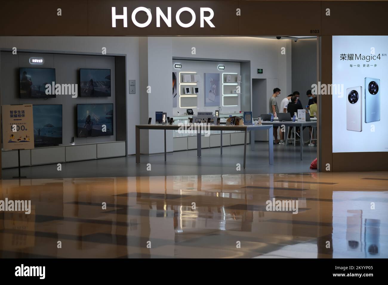 Shanghai,China-August 28th 2022: facade of HONOR smartphone retail ...