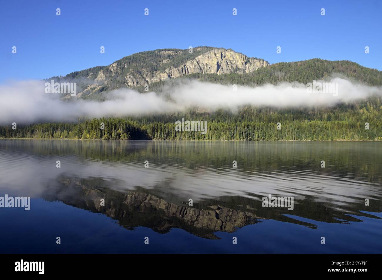 Bull Lake and the Cabinet Mountains in fall. Bull River Valley ...