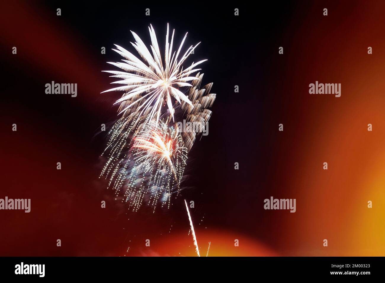 Fireworks in the night sky, coloured light reflections, wallpaper ...