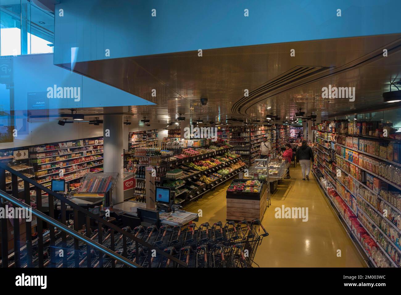 Europe supermarket hi-res stock photography and images - Alamy