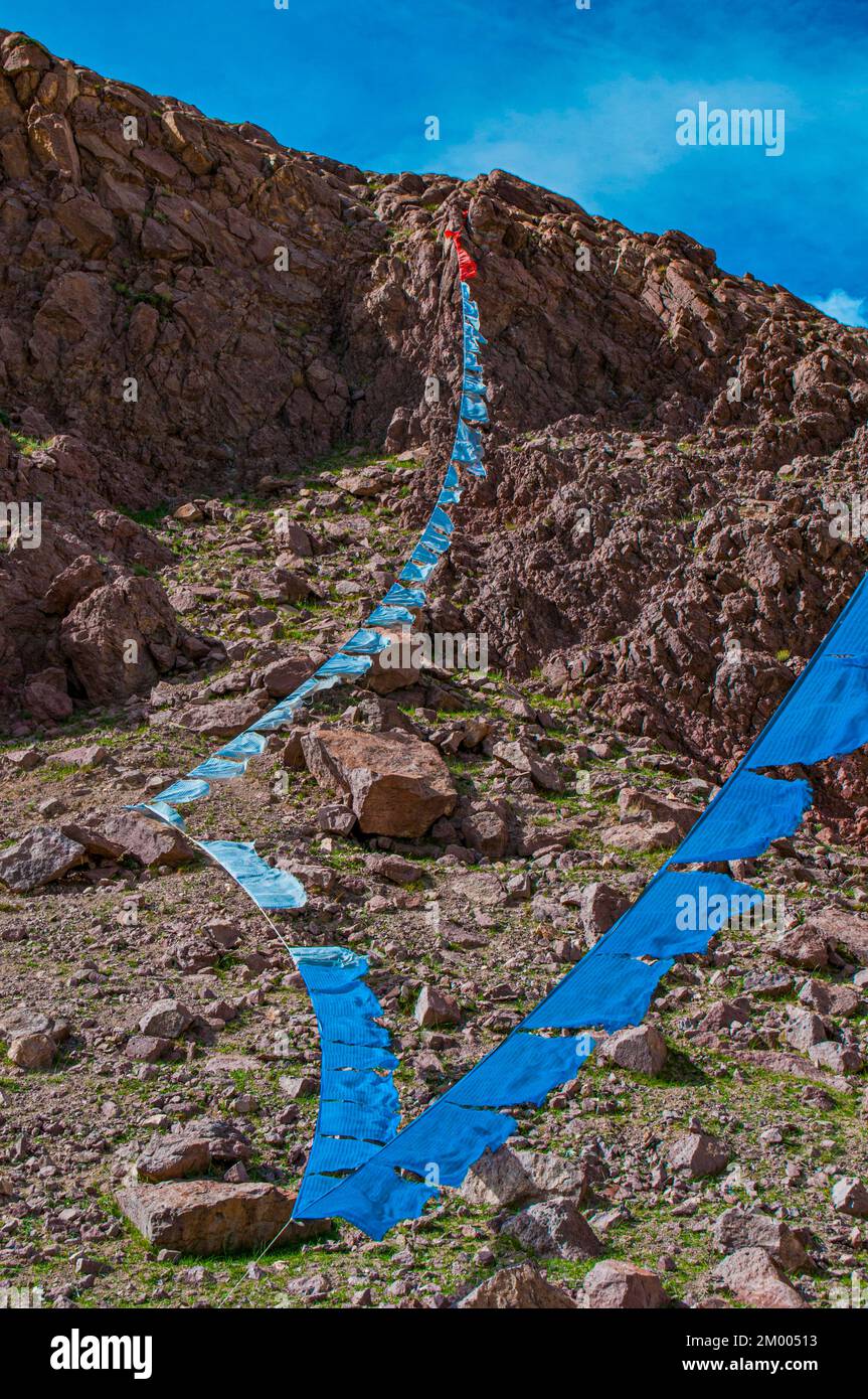 Prayer flags along the road from Ali and Gerze, Western Tibet, Asia ...