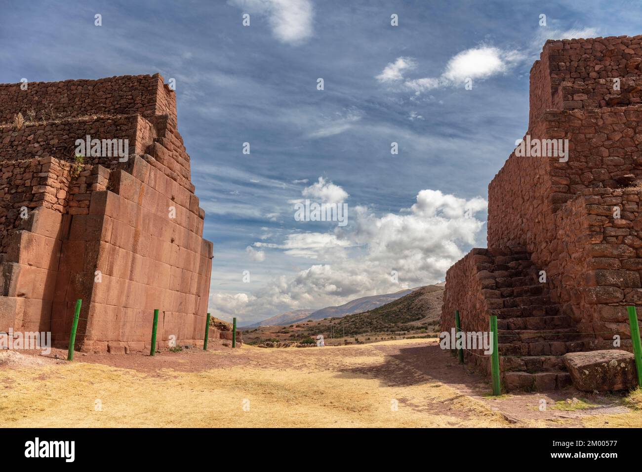 Portada de Rumicolca, also Rumiqolqa, Huarcapay, Peru, South America ...