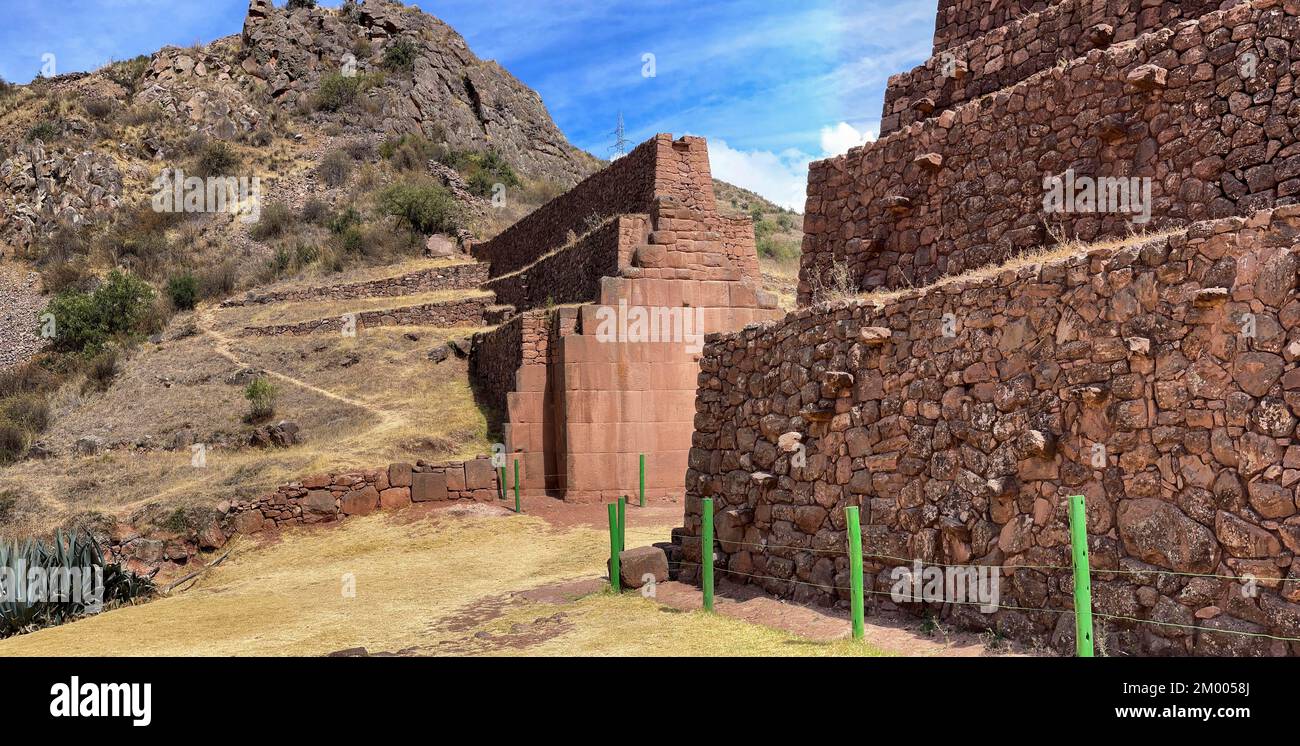 Portada de Rumicolca, also Rumiqolqa, Huarcapay, Peru, South America ...