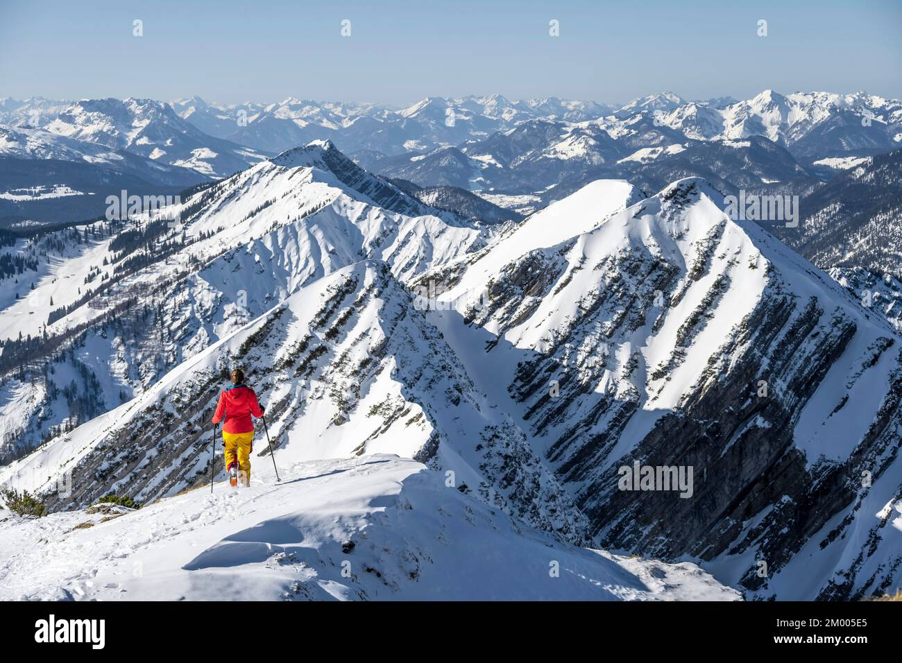 Ski tourers at the summit, mountains in winter, Sonntagshorn, Chiemgau ...