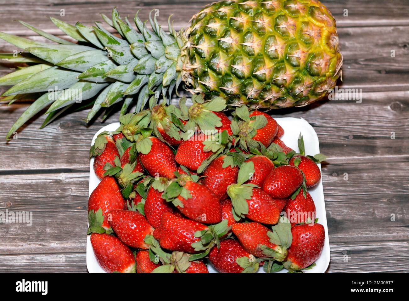 fresh strawberries fruit, the garden strawberry is a widely grown ...