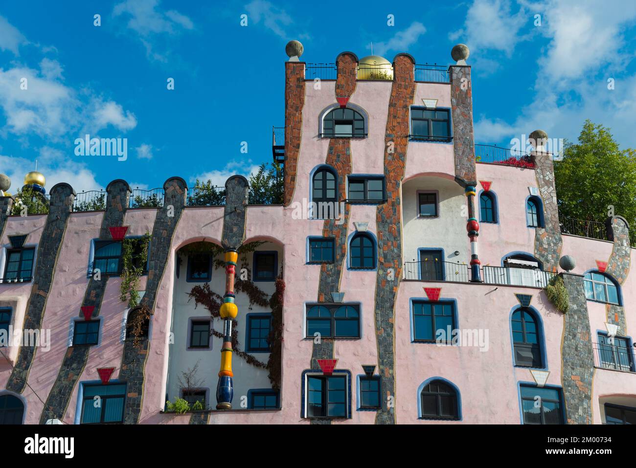 Green Citadel, Hundertwasser House, architect Friedensreich Hundertwasser, Magdeburg, Saxony ...