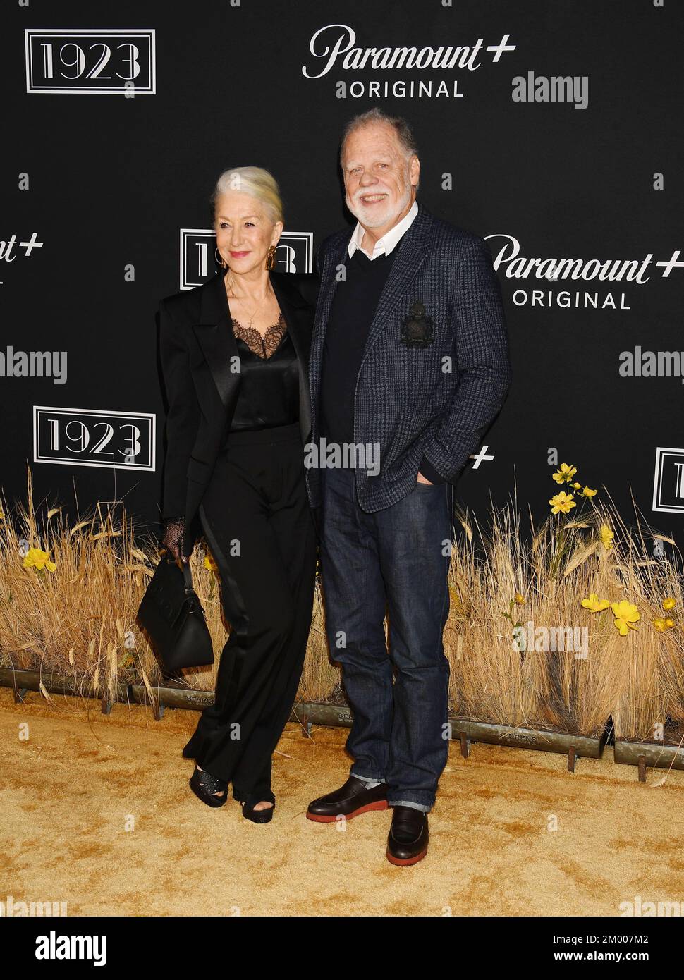 LOS ANGELES, CALIFORNIA - DECEMBER 02: (L-R) Helen Mirren and Taylor ...