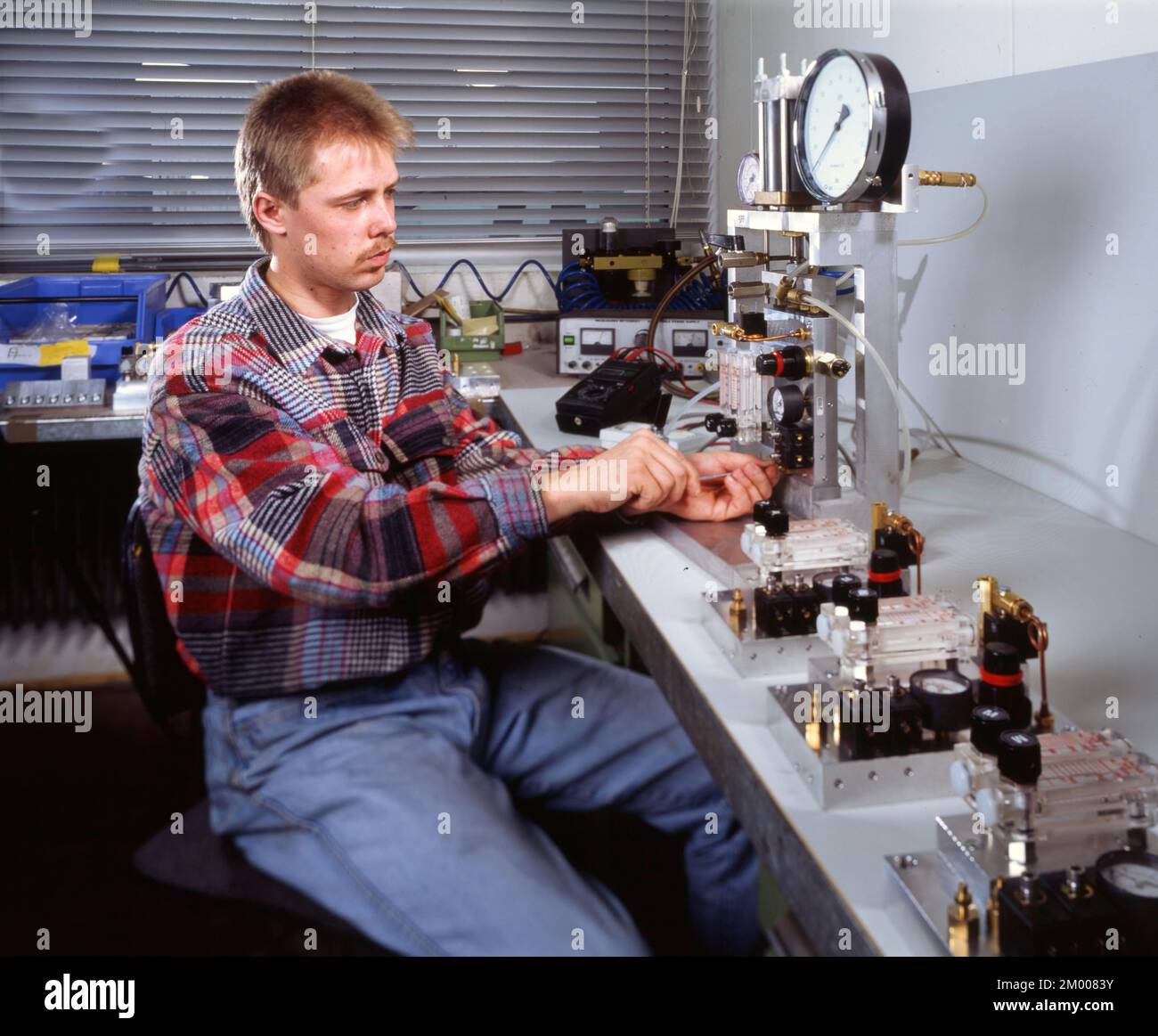 Workmen building a coal-fired power plant, here on 7.3.1994 in Bautzen ...