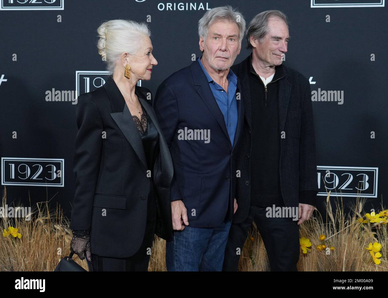 Los Angeles, USA. 02nd Dec, 2022. (L-R) Helen Mirren, Harrison Ford and ...